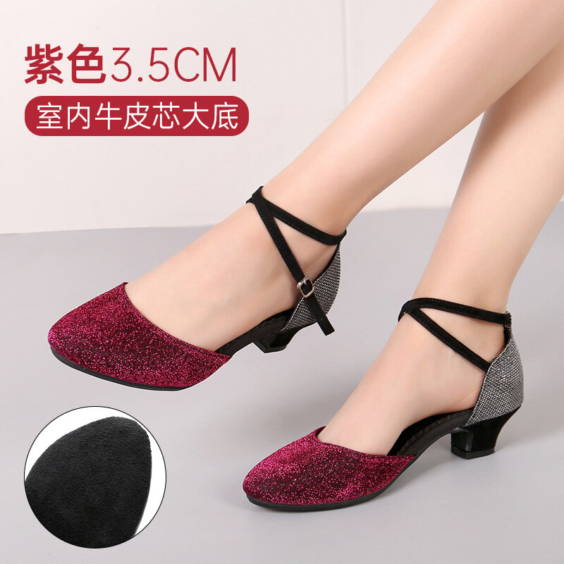 Спортивные туфли