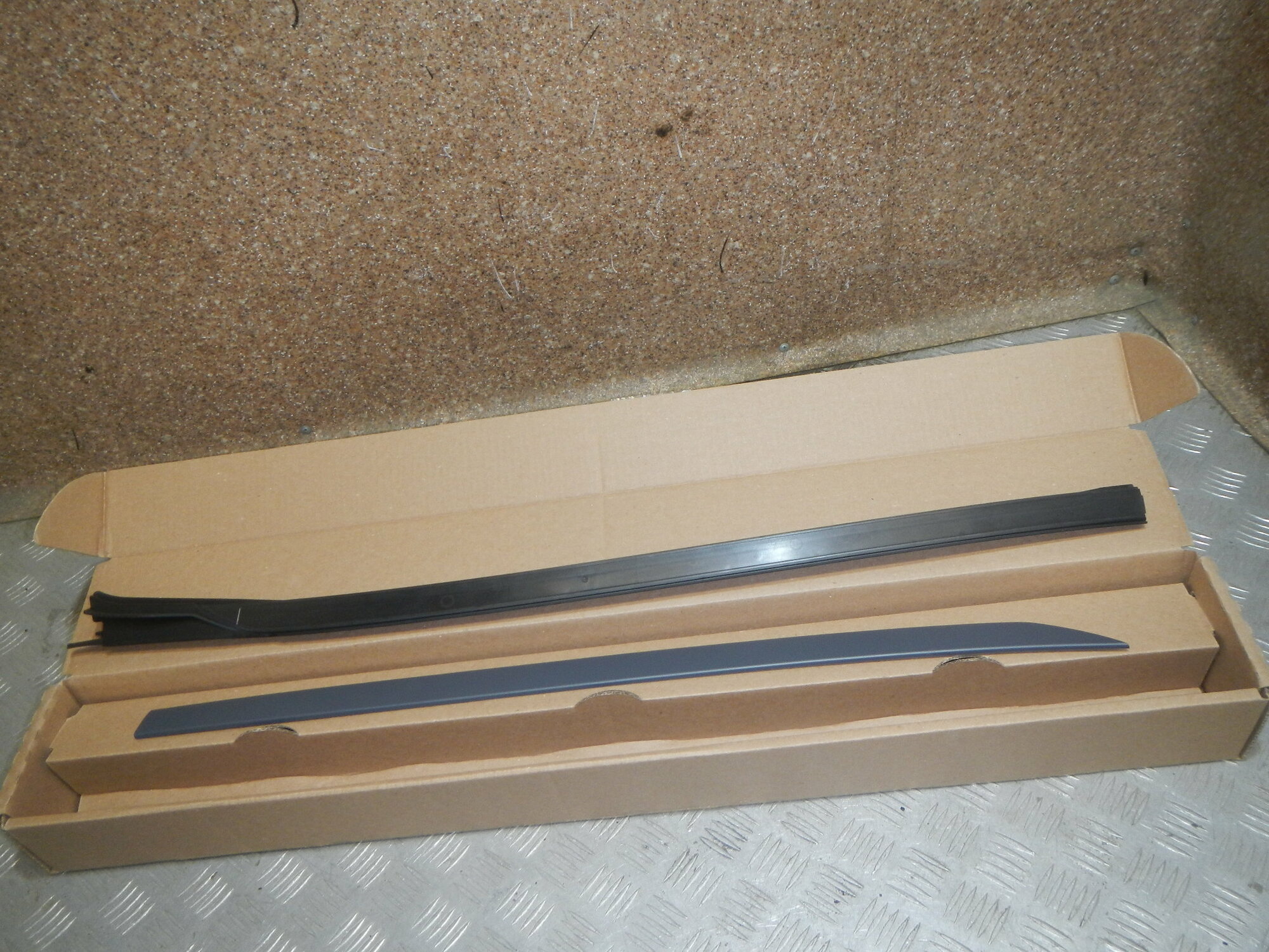 Б/У Молдинг лобового стекла, BMW (БМВ)-X6 (G06) (19-) BMW X6 (G06) (19-) левый Новый. 521442 BMW арт. 51139880519/5131746...