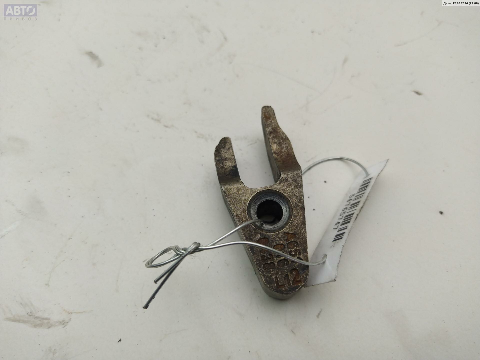 Скоба (кронштейн) крепления форсунки Mercedes E-Class W212 (2009-2016)