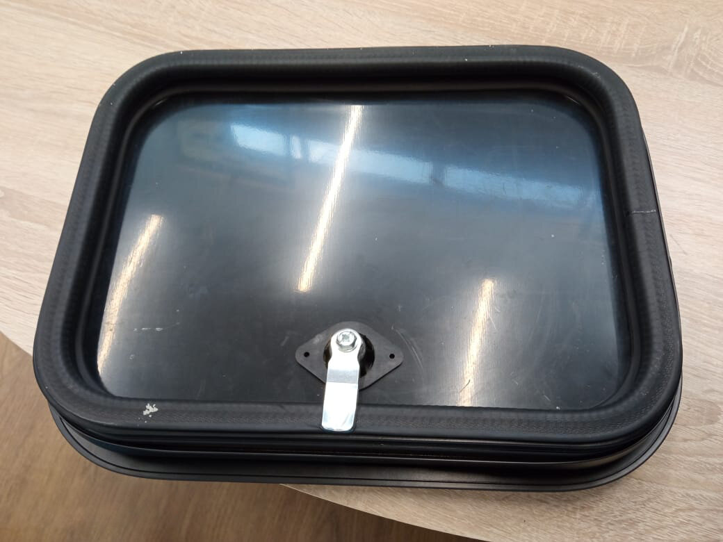 Люк сервисный настенный для автодомов MobileComfort SD4030, 400*300mm, чёрный люк