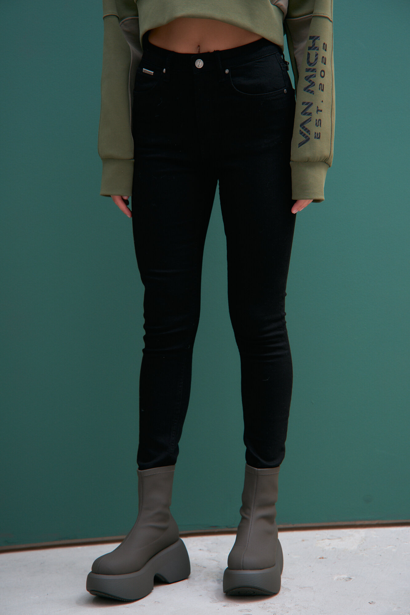 Джинсы скинни 