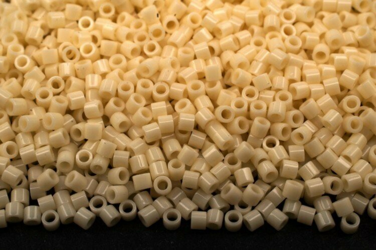 Бисер японский MIYUKI Delica цилиндр 15/0 DBS-0732 крем, непрозрачный, 5 грамм