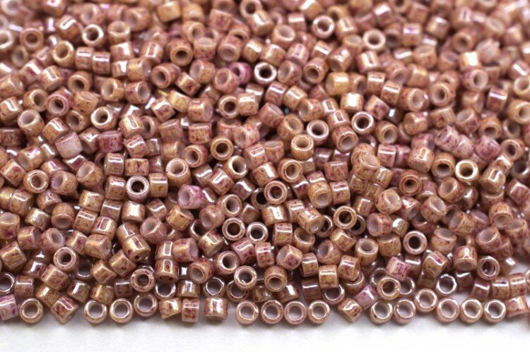 Бисер японский TOHO Treasure цилиндрический 11/0 #1201 бежевый/розовый, мраморный непрозрачный, 5 грамм