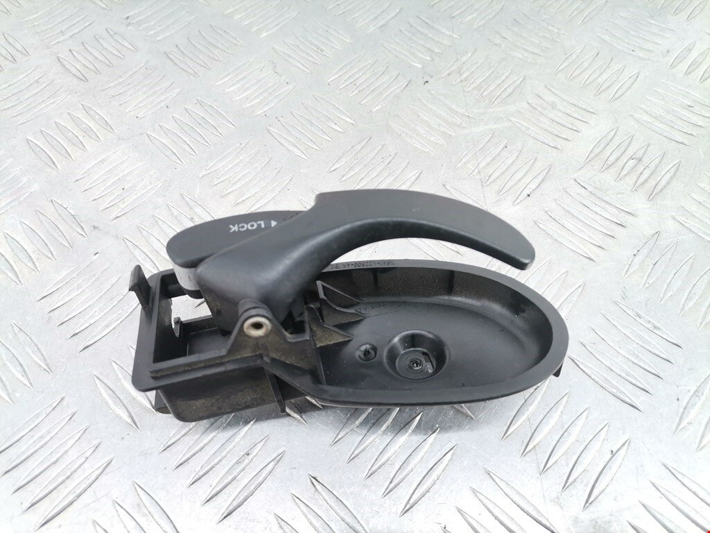 Ручка двери внутренняя передняя правая Ford Focus 1 XS41A22600AK арт. 1743675