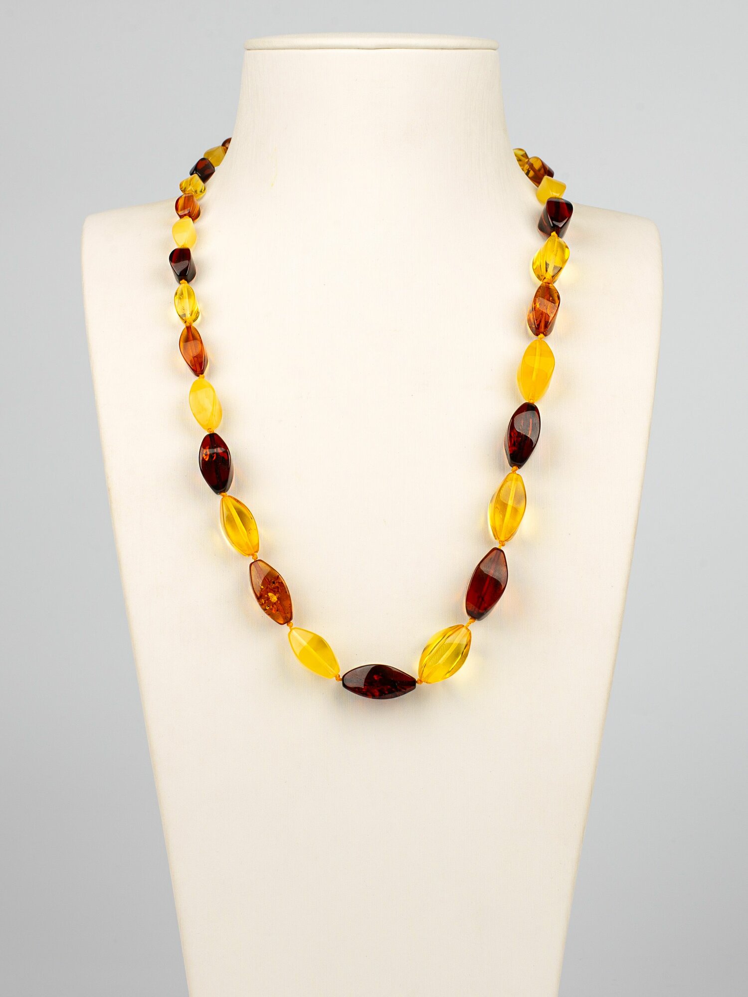 Бусы, янтарь