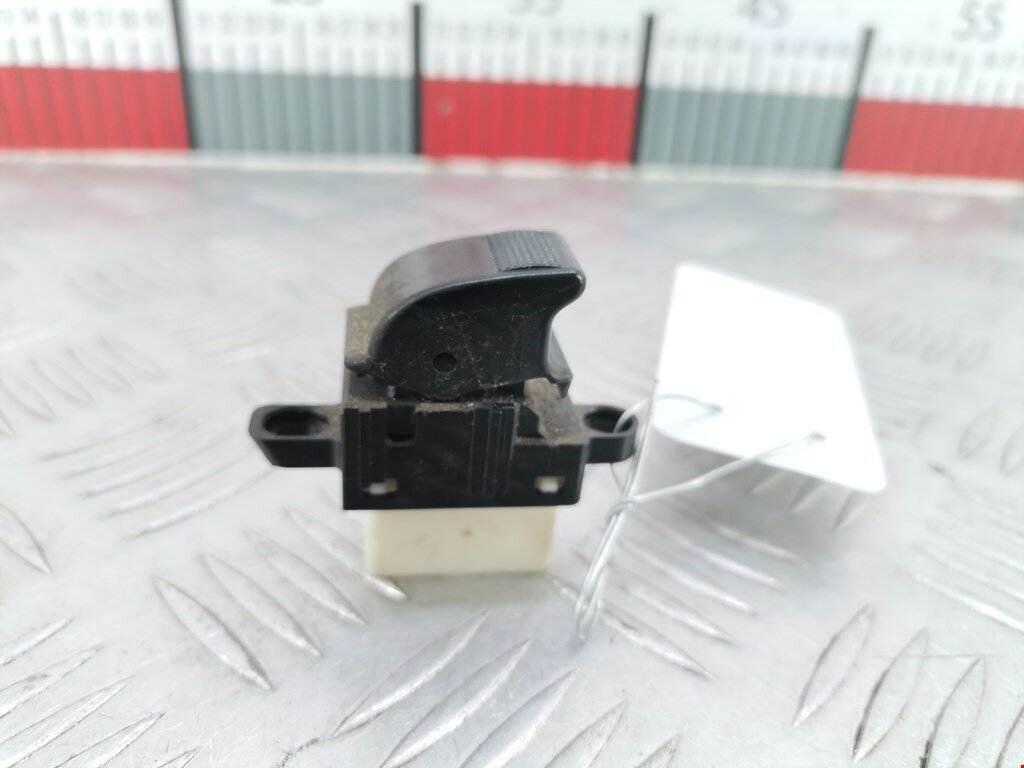 Кнопка стеклоподъемника Mazda 6 GG GE4T66370A арт. 1935930