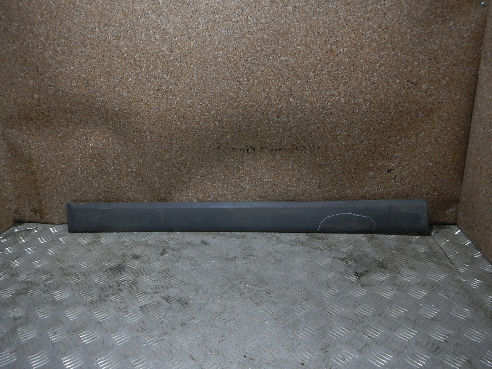 Б/У Молдинг двери передней левой, Ford (Форд)-FUSION (02-) FORD FUSION (02-12) После 2005 Задиры 303669 FORD арт. 6N11N20939