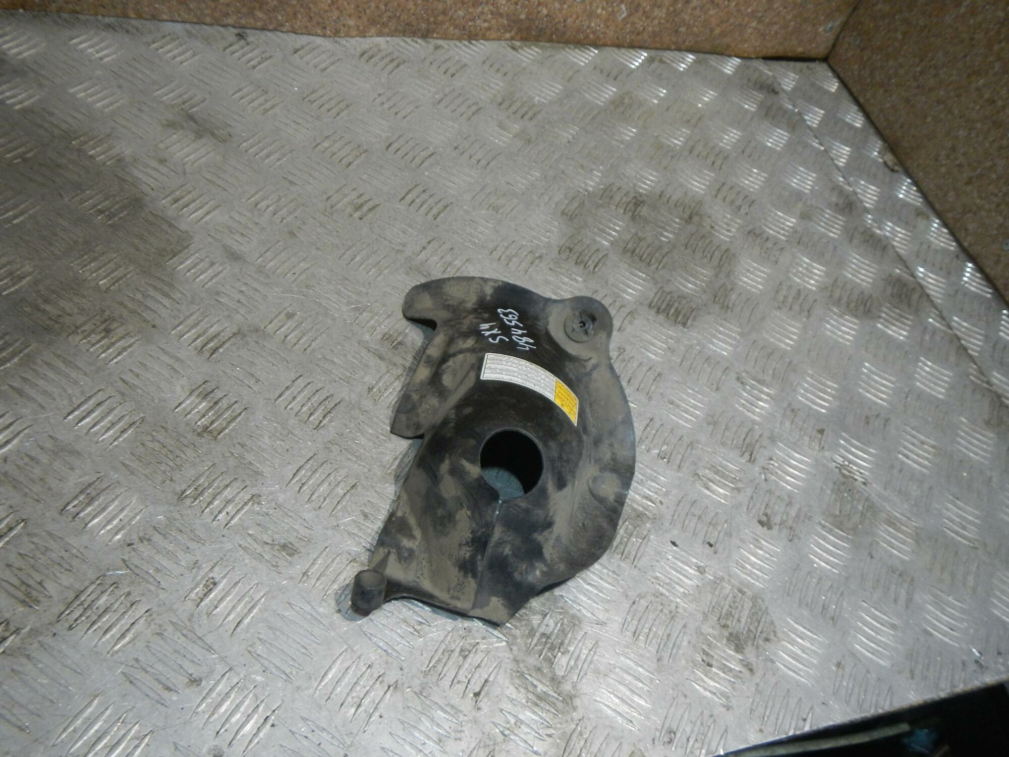 Б/У Кожух рулевой колонки нижний, Suzuki (Сузуки)-SX4 (06-) SUZUKI SX4 (06-) без повреждений. 484563 SUZUKI арт. 4848180J00