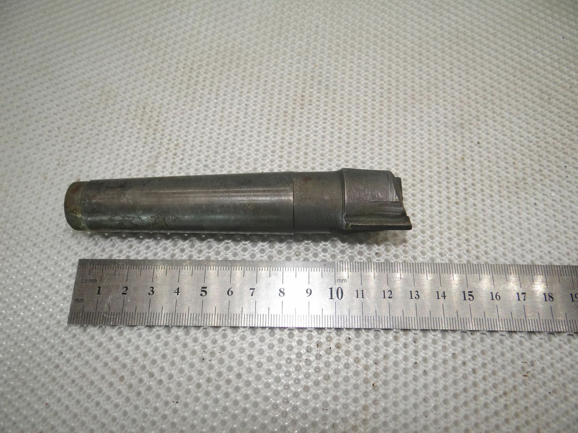 Фреза шпоночная твердосплавная к/х 28х22х128 z 2 к/м3 с напайными пластинами ВК8