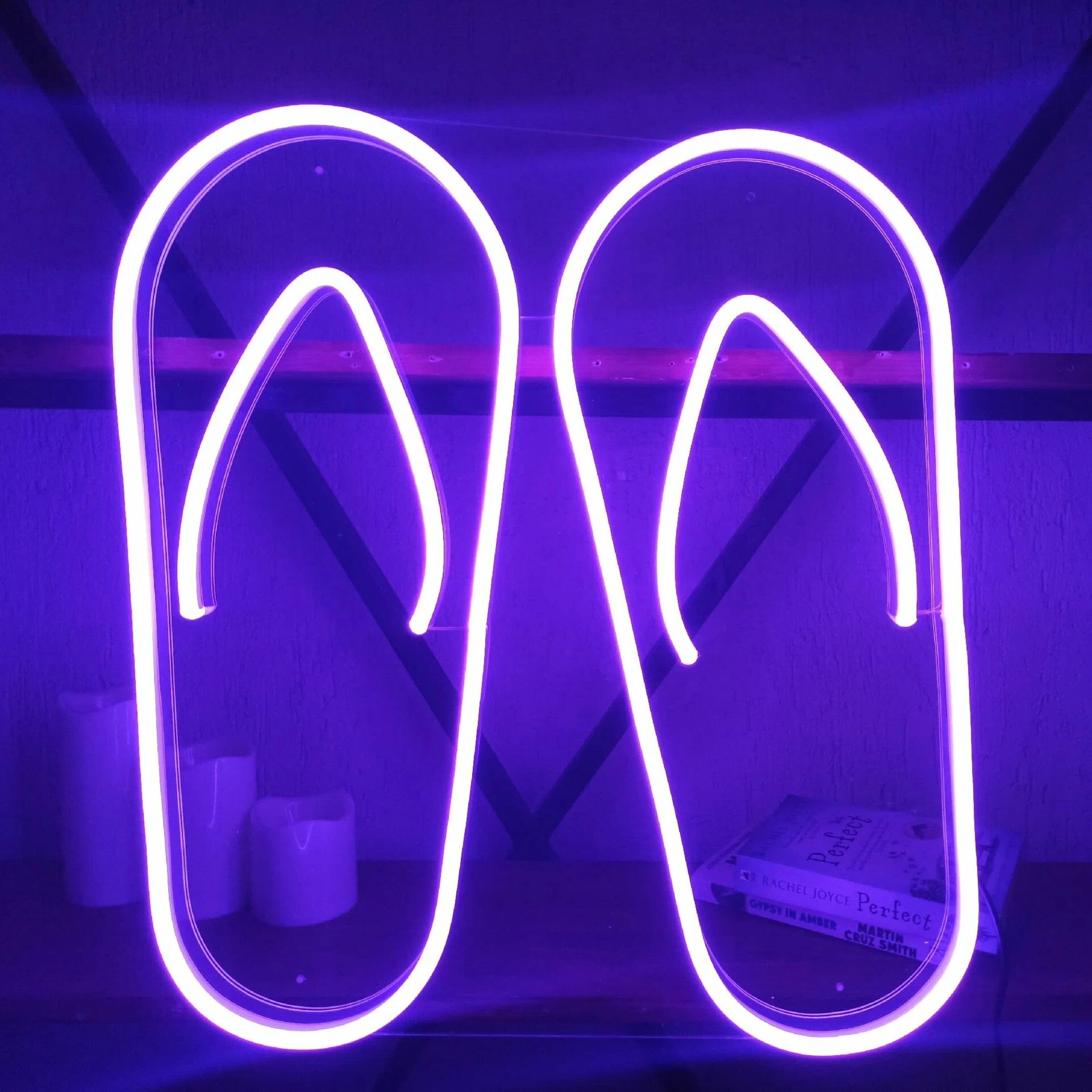 Светильник Неоновые шлепки, 50х53 см, фиолетовый