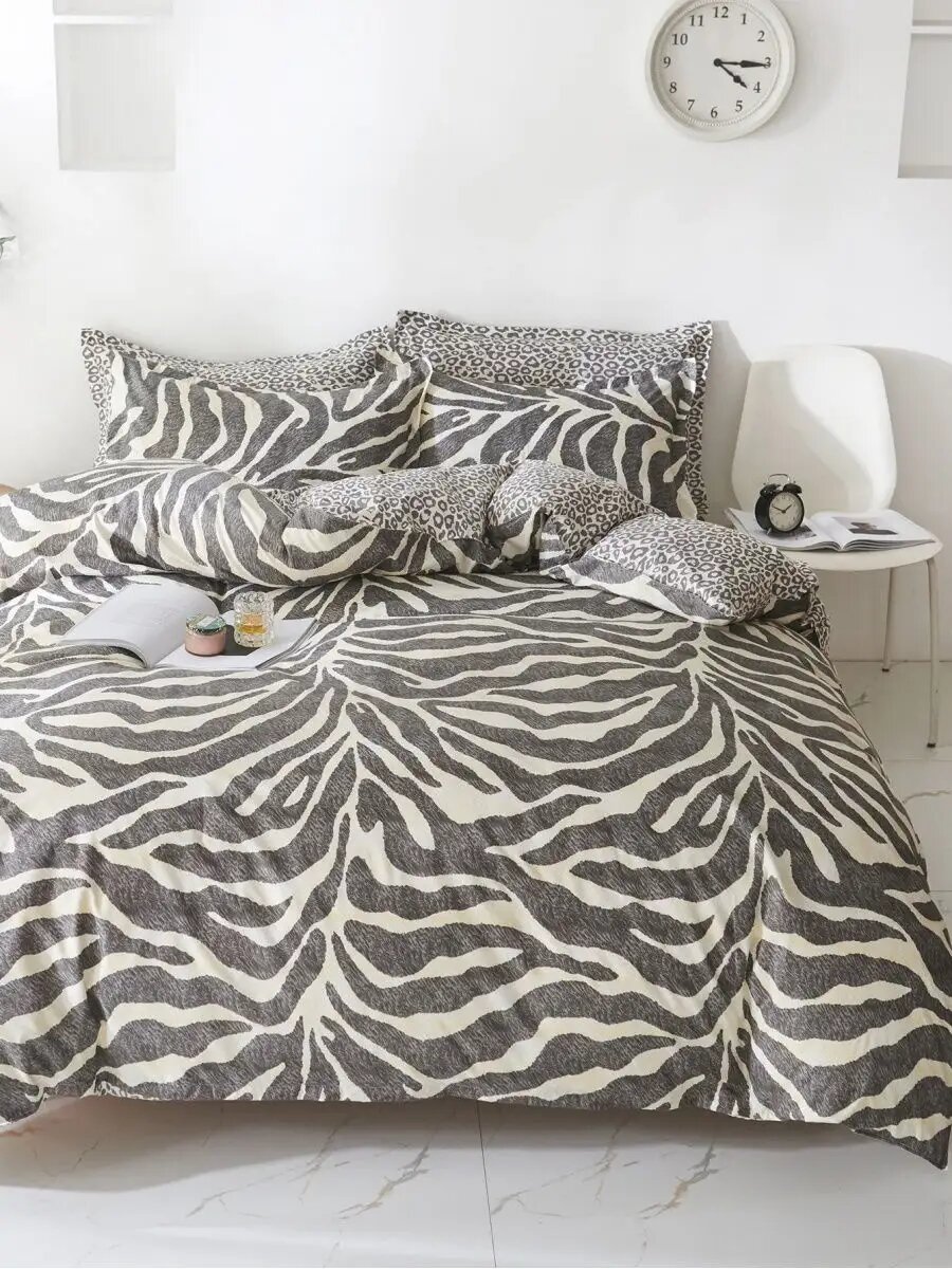 Постельное белье семейное с 2 пододеяльниками