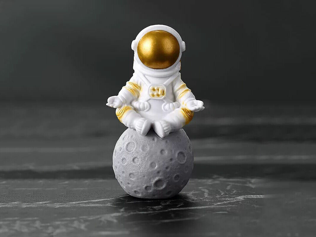 Настольная модель Космонавт «Золото - Медитация»