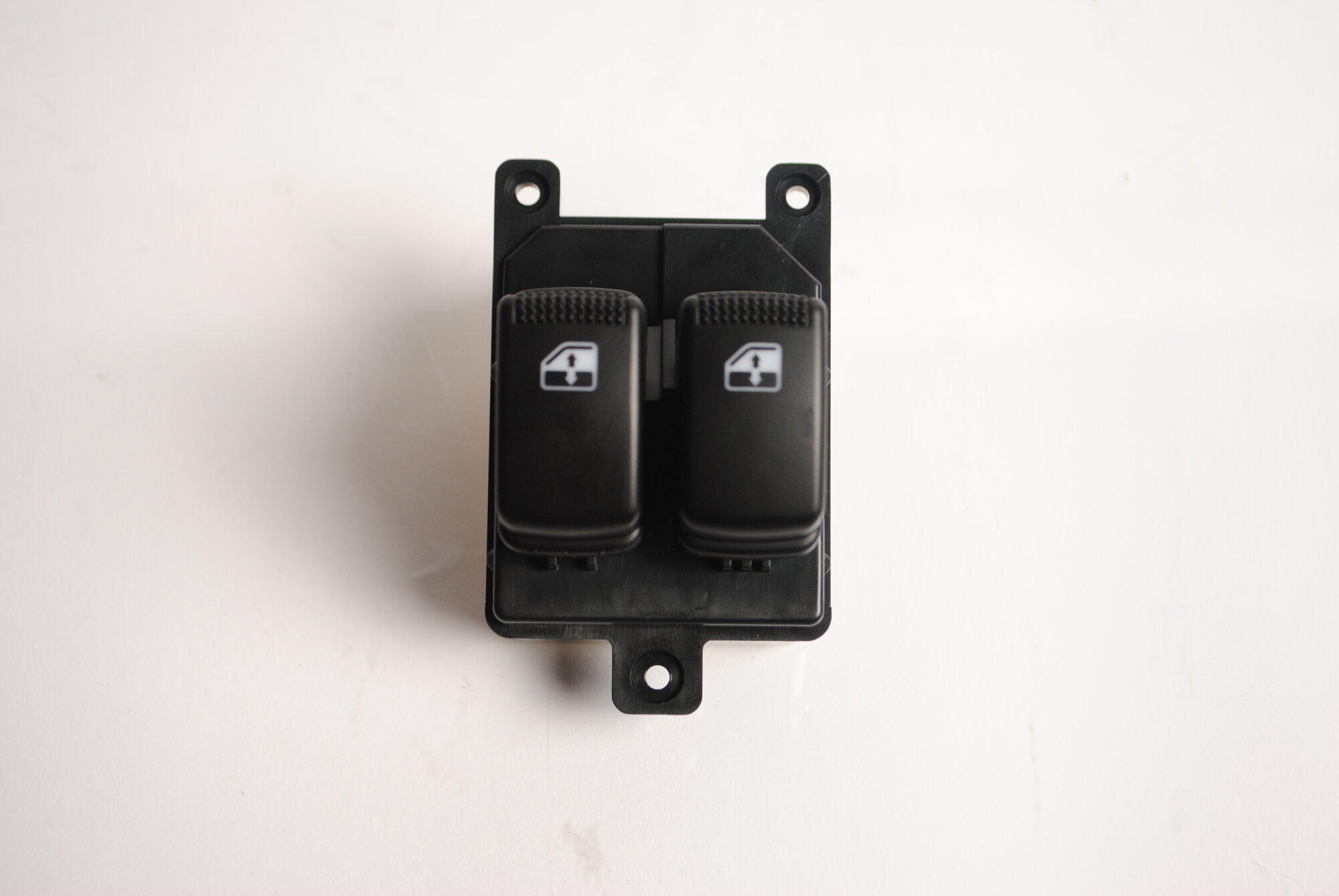 Блок управления стеклоподъемниками 93570-4F100 Powertec Kia, Hyundai