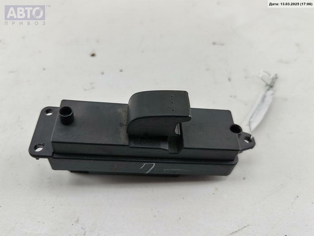 Кнопка стеклоподъемника переднего правого Mazda 3 (2003-2008) BK