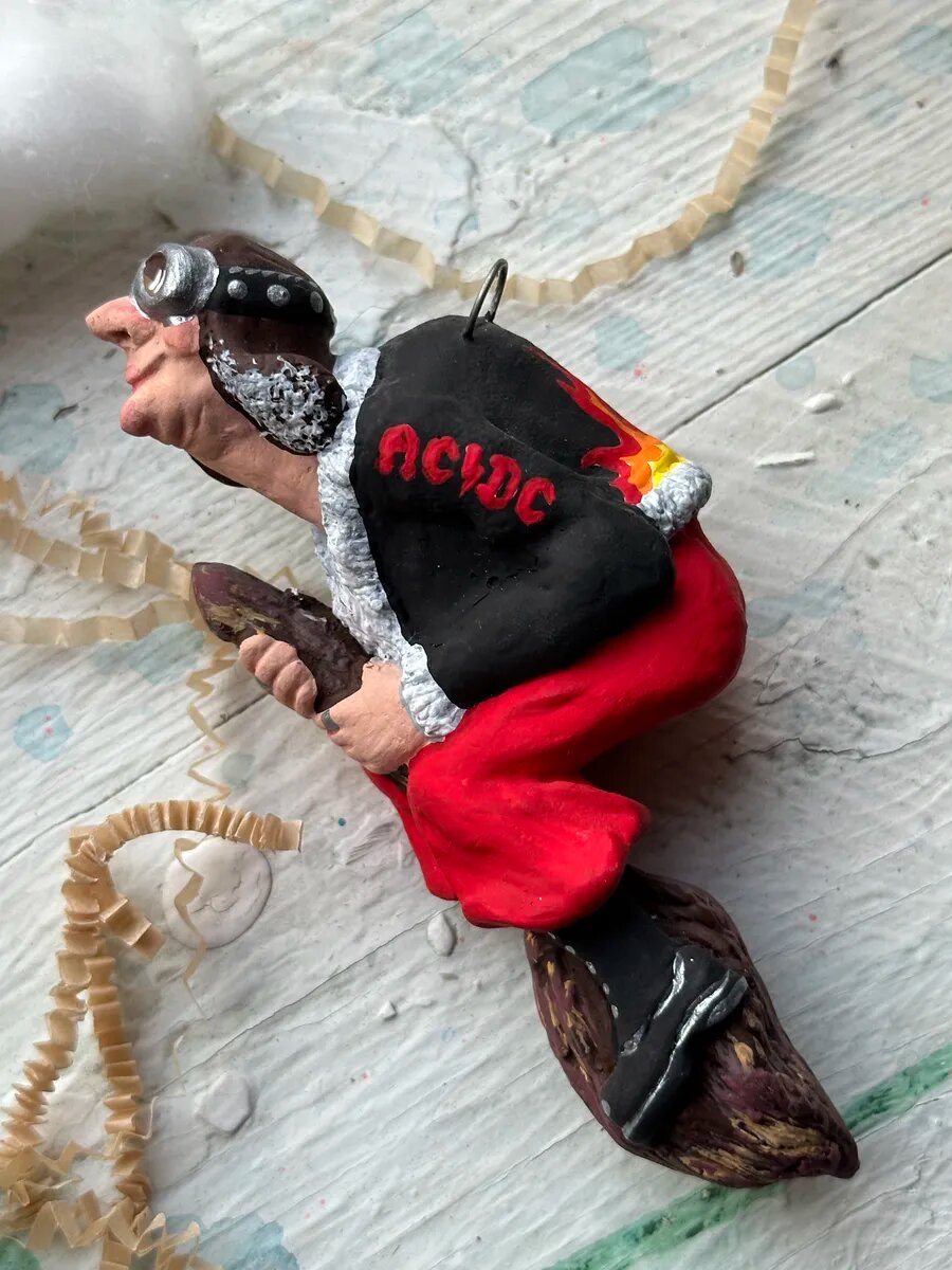 Елочная игрушка новогодняя Баба-Яга рокер