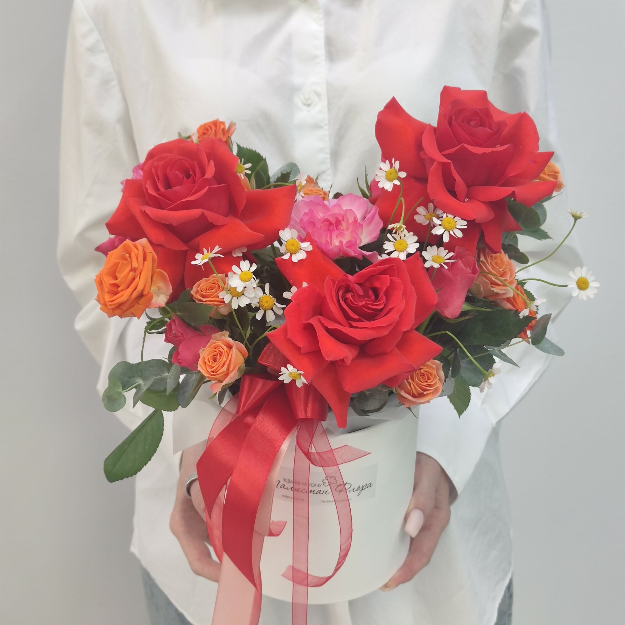 Букет Талисман Флора, роза и гвоздика, высота 35см, 11 цветов, в белой коробке