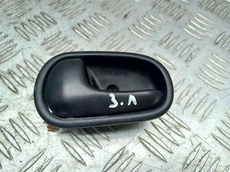 Б/У Ручка двери задней внутренняя левая Mazda Demio 1 DW3W / Мазда Демио 1 DW3W 1.3 B3 85Л.С. 1998