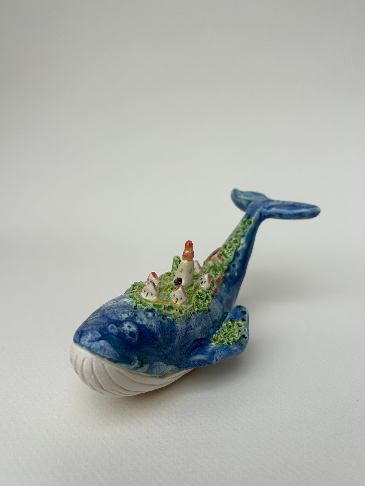 Кит Полотно Ceramics керамический синий с маяком и маленькой деревенькой в морской пене