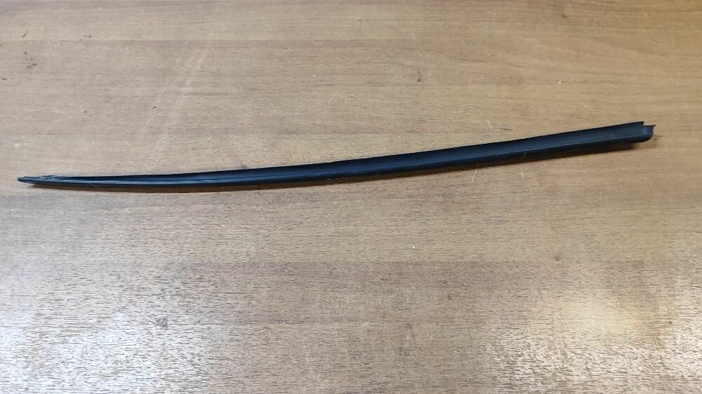 Молдинг лобового стекла правый Audi A4 B8 8K0854328