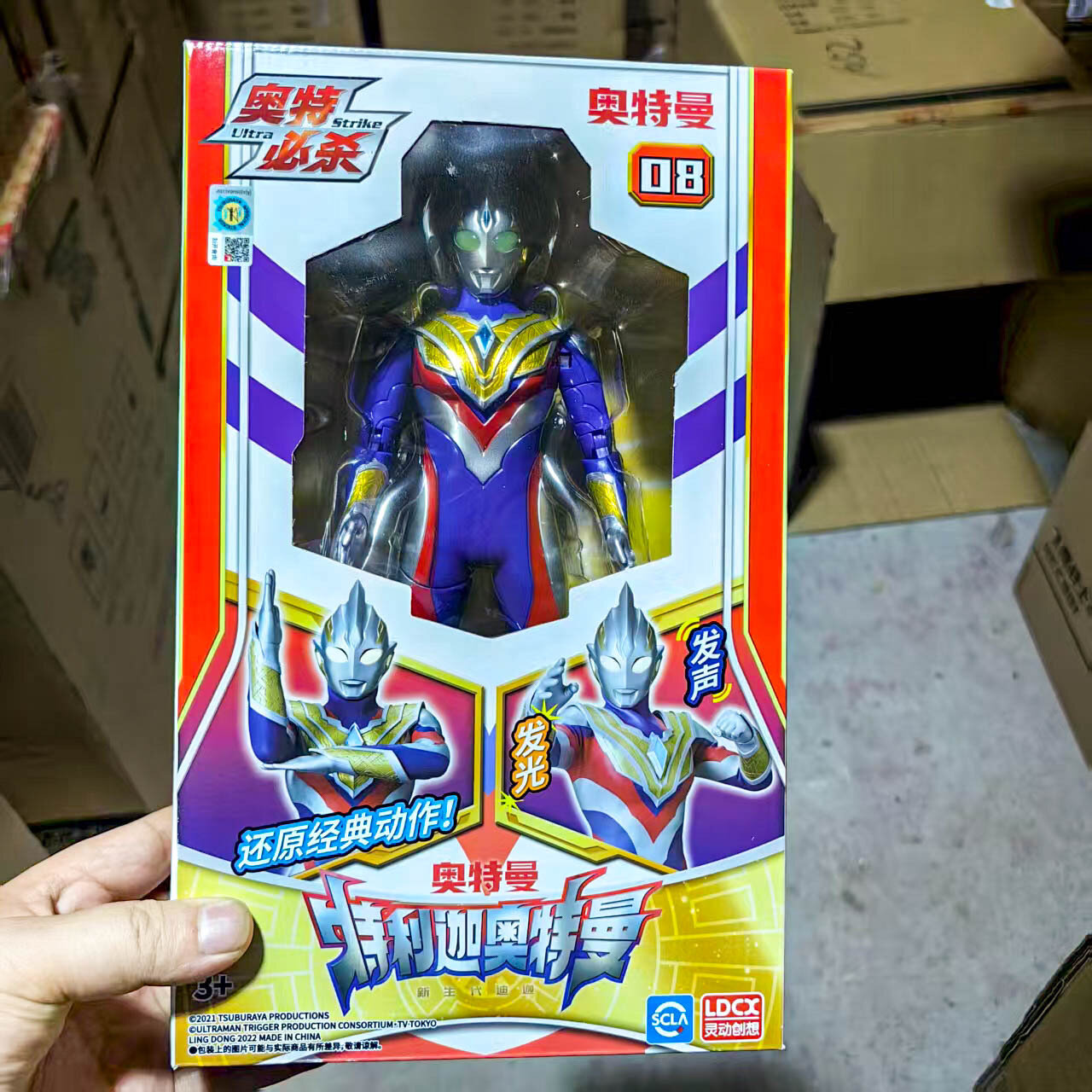 Официальная игрушка для мальчиков Ultraman Ultimate Power Leg Squeezing с подсветкой, звуком и трансформацией Tiga Zero X