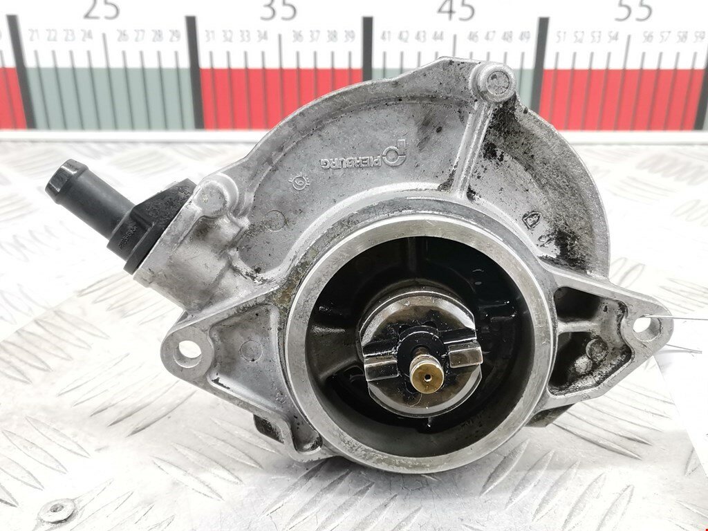 Насос вакуумный Audi Q7 4L 057145100AE арт. 1956186