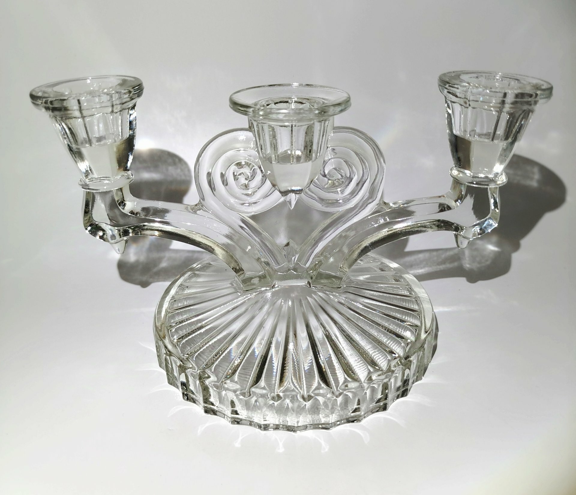 Подсвечник на три свечи в стиле ар-деко, (Либоховице/Libochovice), стекло, пресс