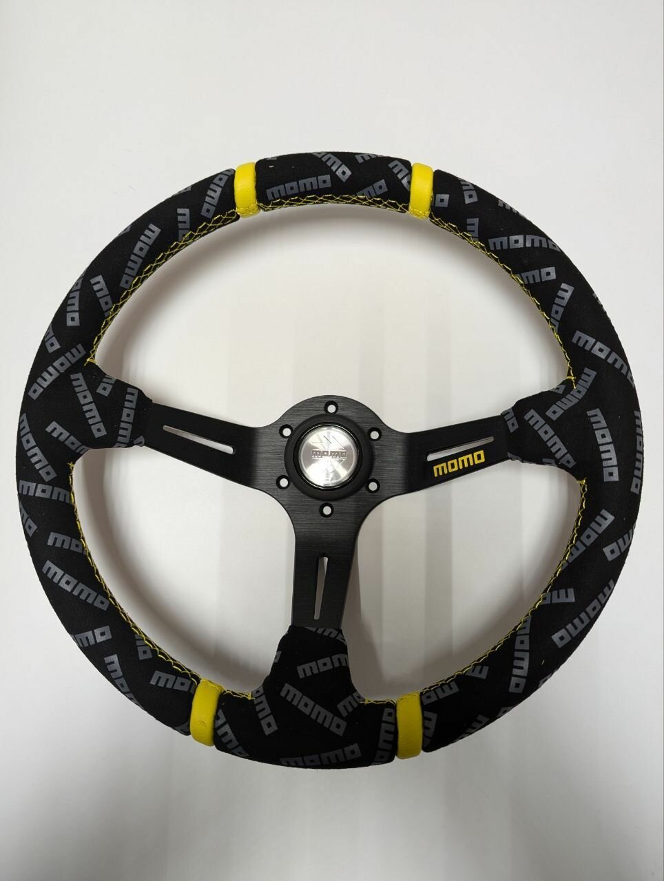 Руль гоночный глубокий MOMO micro-suede черный