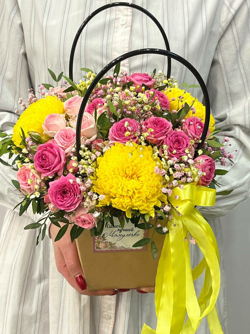 Сумочка из хризантем и кустовых роз «Яра» - M (до 35 см)