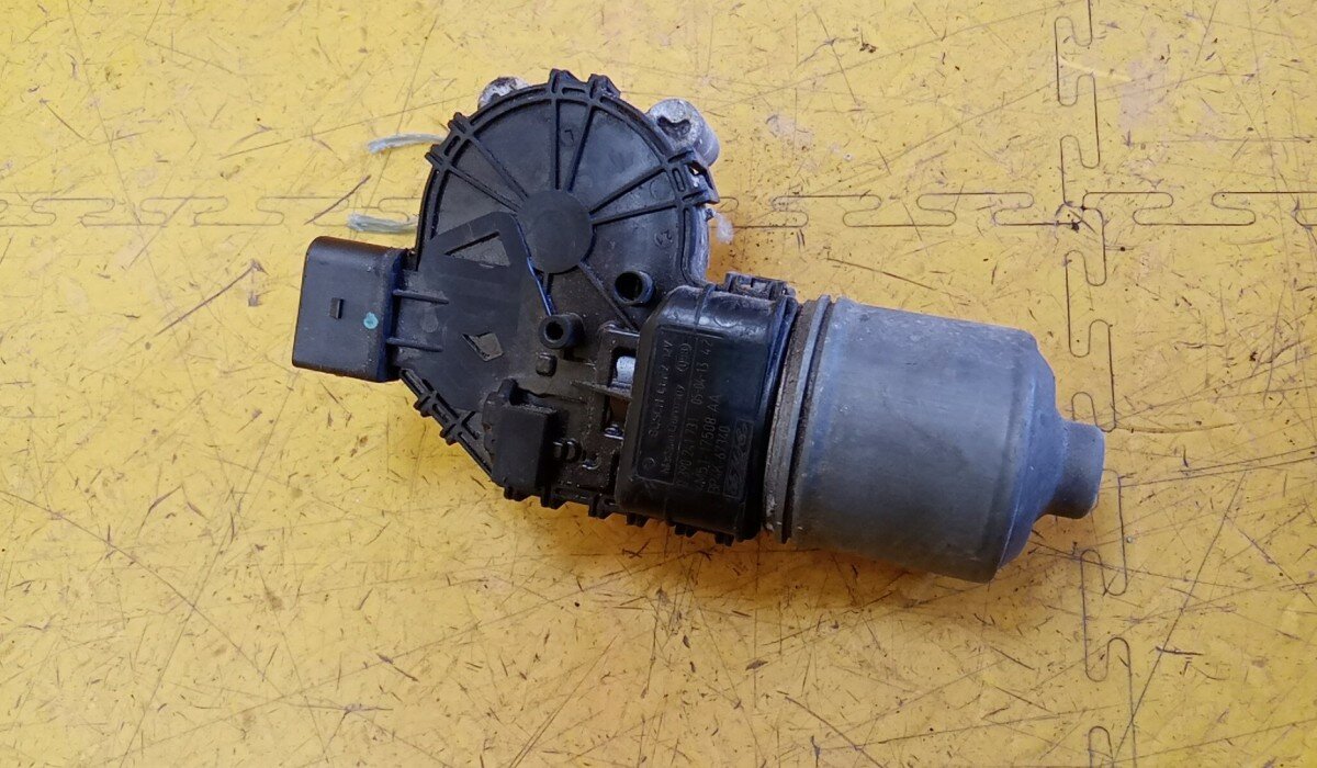 Моторчик стеклоочистителя передний 3 (BK) Mazda BP4K67340