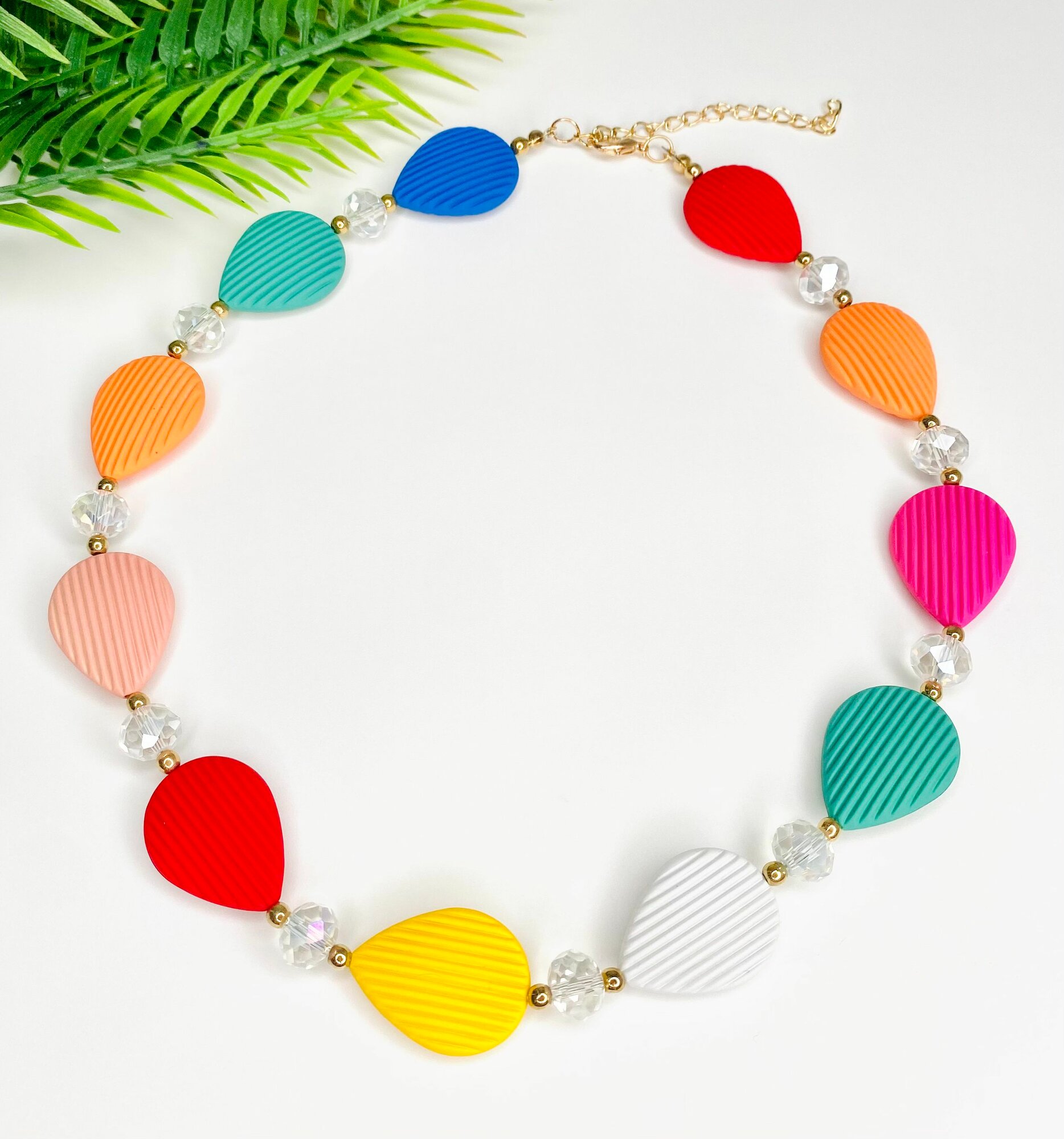 Колье, пластик, искусственный камень