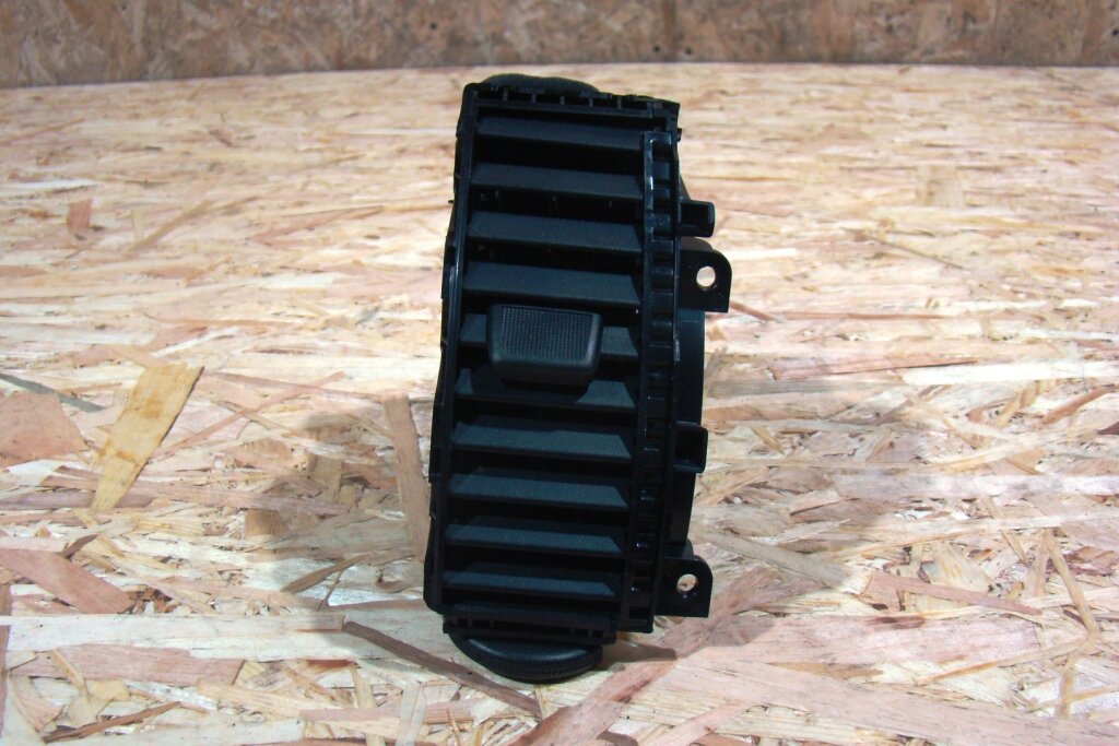 Note E11 Дефлектор воздушный центральный левый 687519U00B