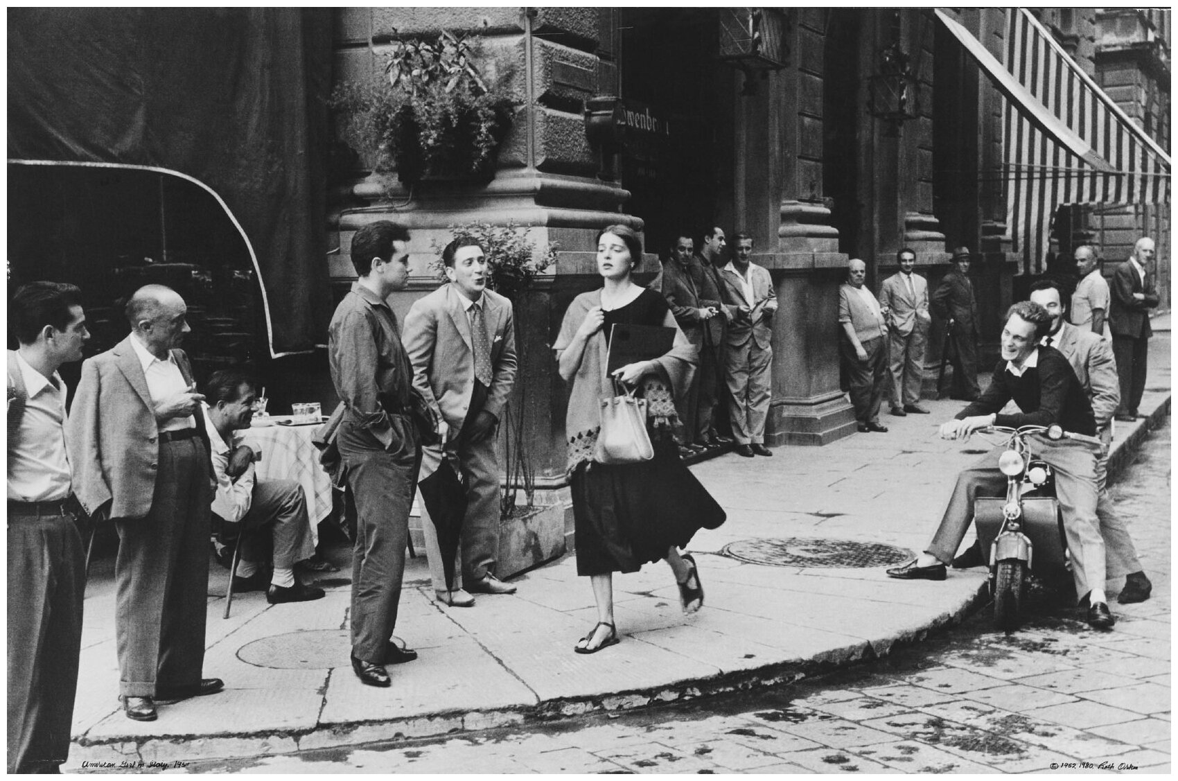 Постер / Плакат / Картина В центре внимания 50х70 см в подарочном тубусе