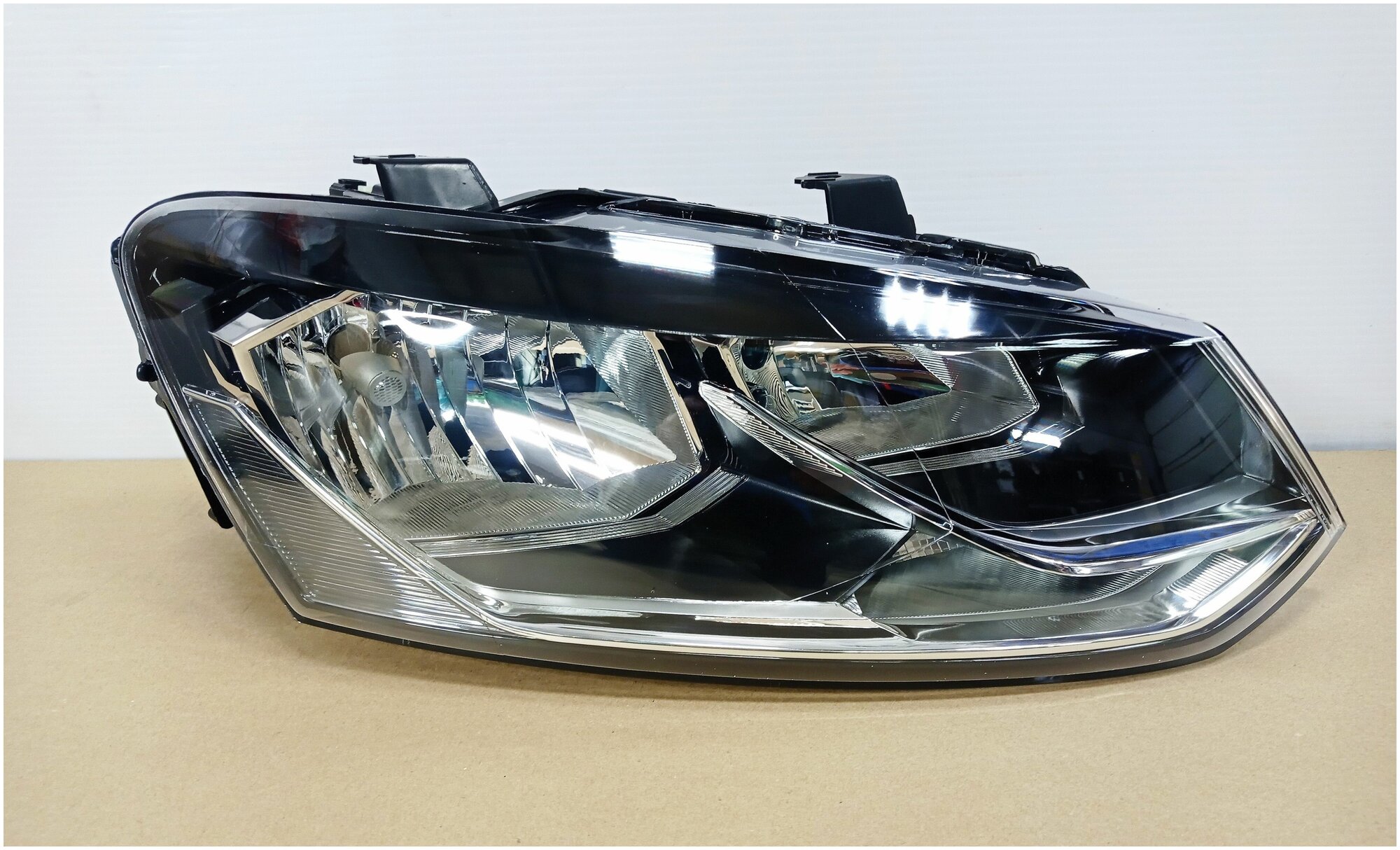 Фара правая Фольксваген Поло 5 Volkswagen Polo (2015-2020)