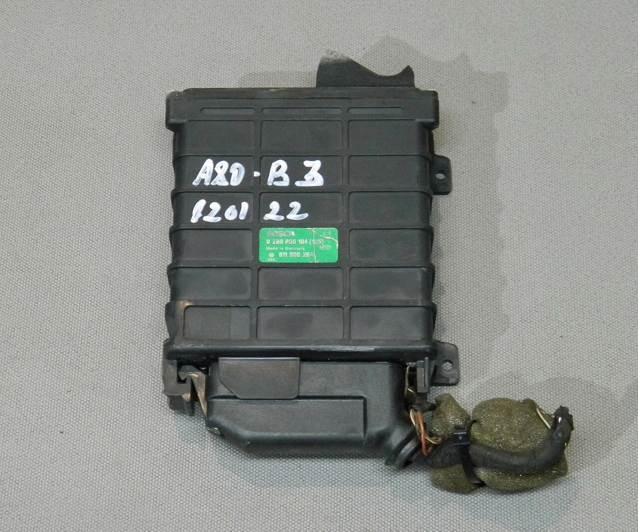 Блок управления двс Audi 80 B3 811906264 `