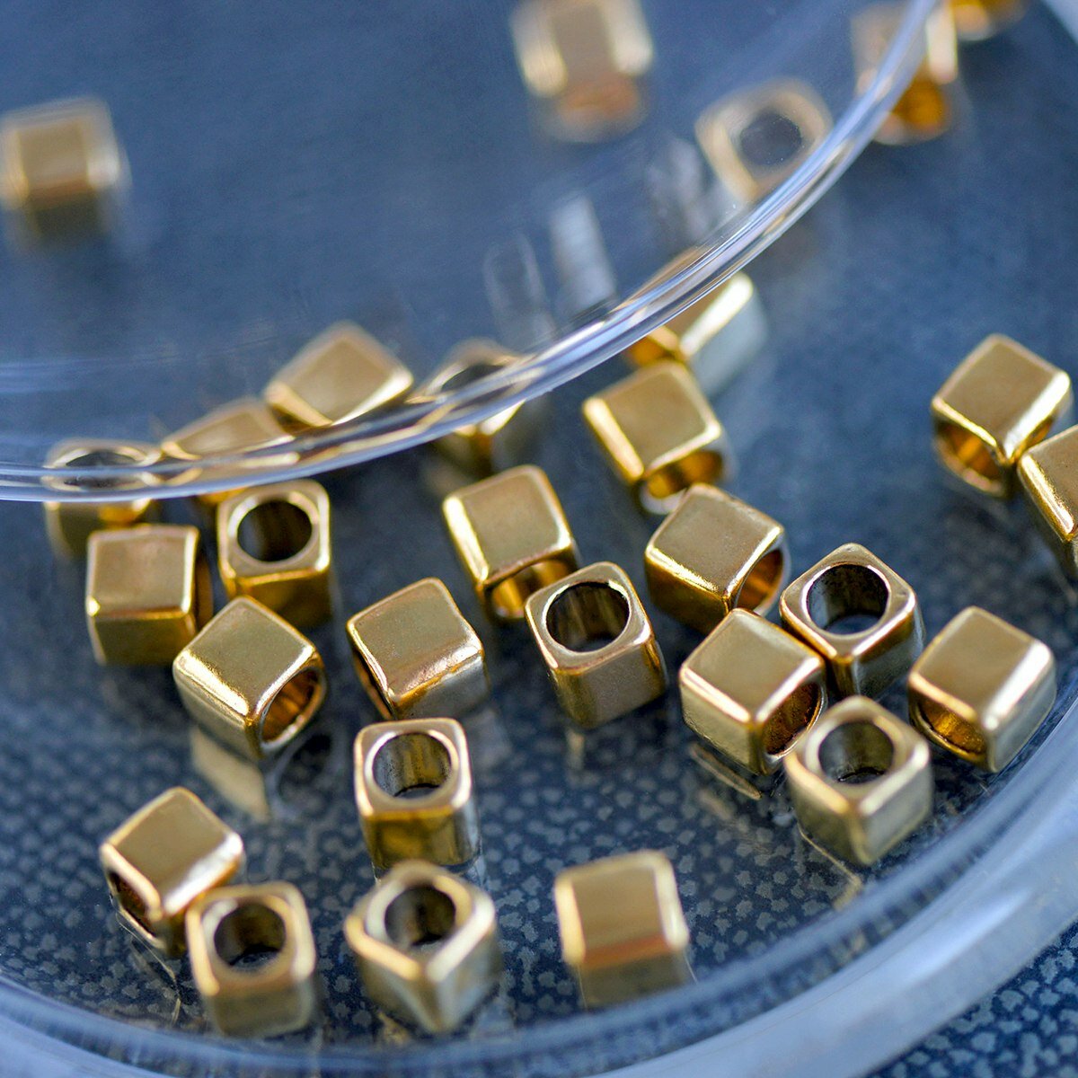 Евробусины 25 шт./ Металлические бусины с большим отверстием, кубики, размер 6х6х6 мм, цвет античное золото