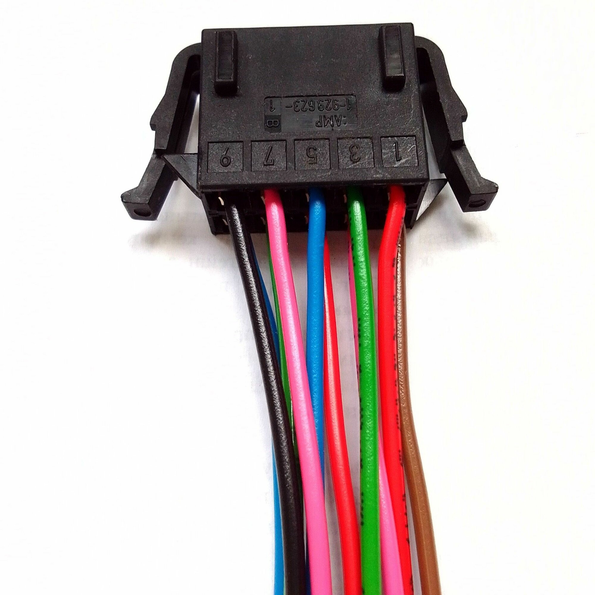 Разъём блока управления стеклоподъёмниками Калина 1117-1119