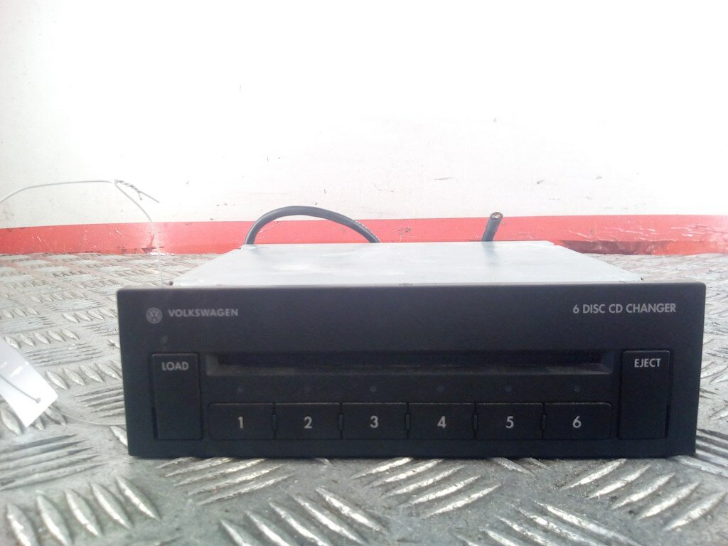 Чейнджер компакт дисков Volkswagen Passat 5 GP 3B7057110 арт. 515962