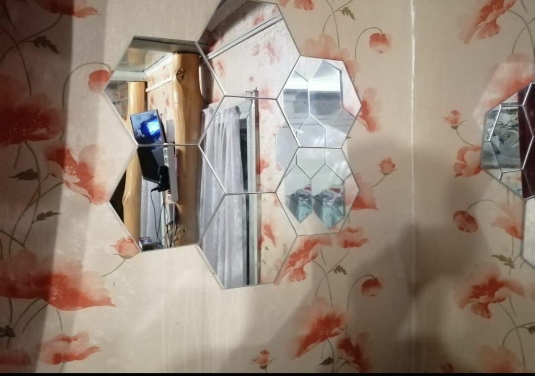 Зеркало шестиугольник панно