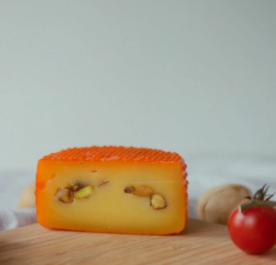 *Качотта с фисташками* сыр ручной работы 1кг.