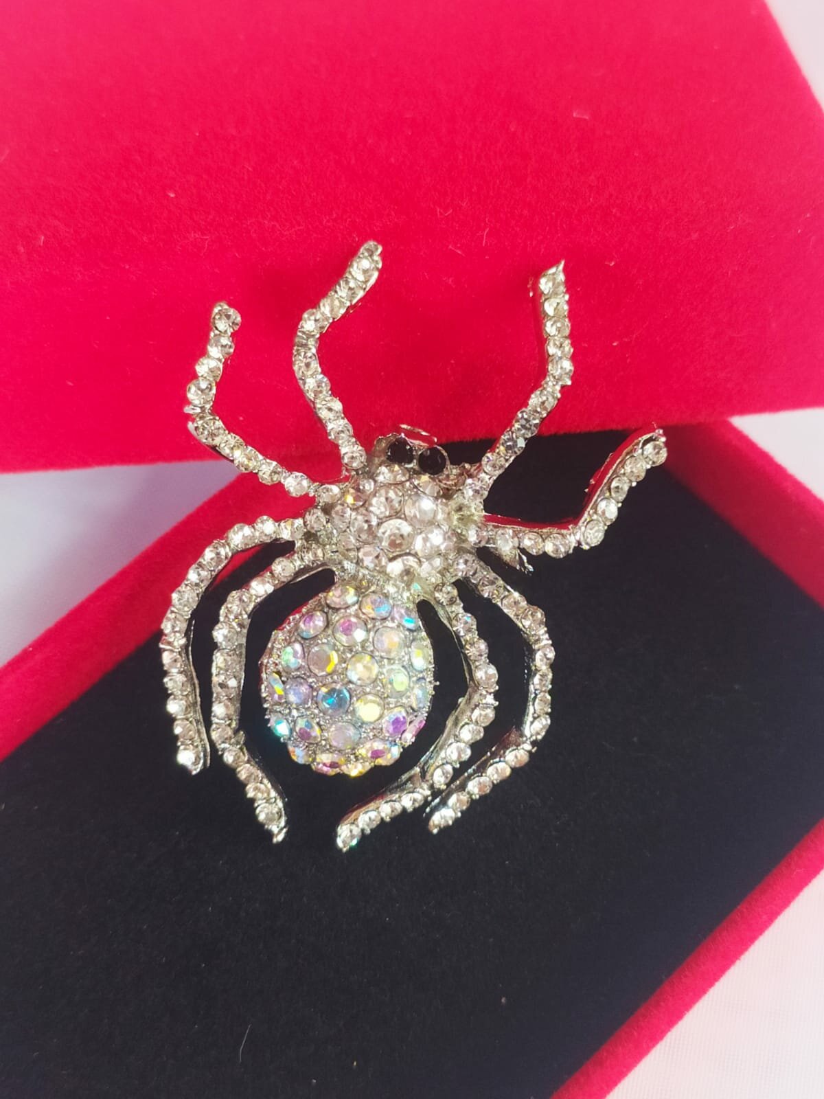 Брошь, стразы