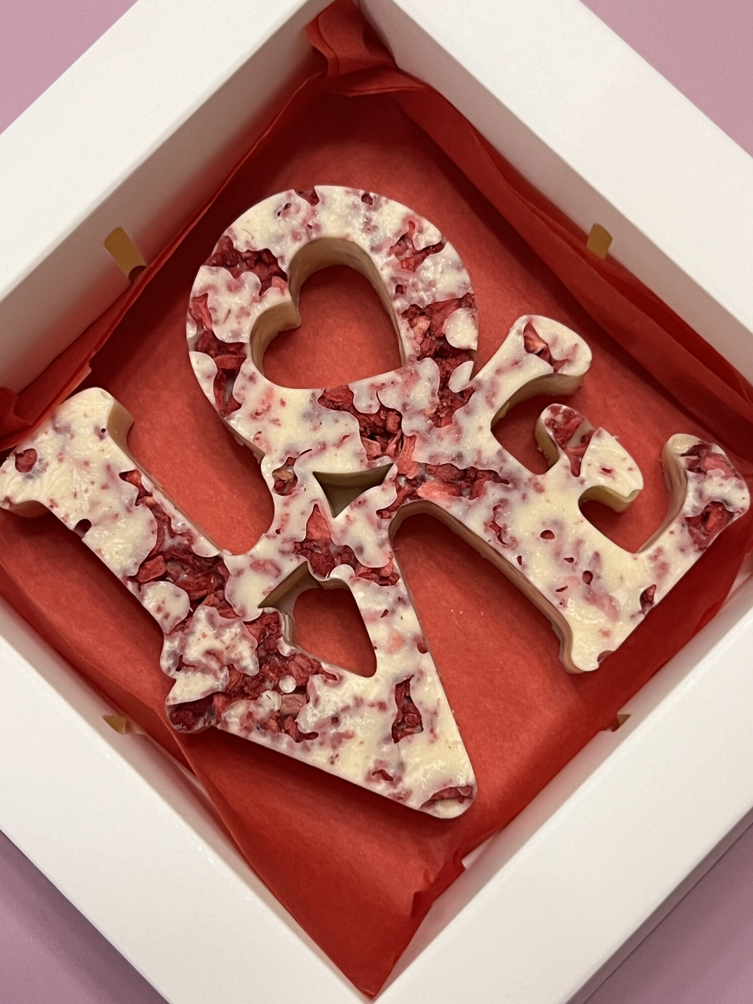 Шоколадная фигура "Любовь" №1 с малиной , темный шоколад, ручная работа