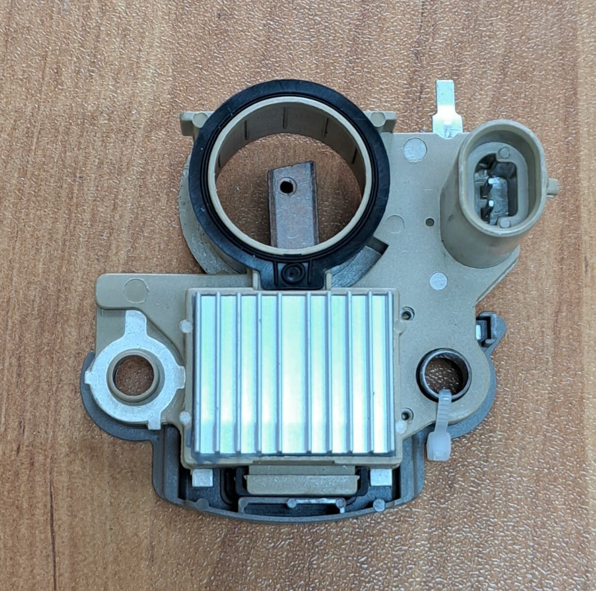 EVR65180ВТ Регулятор напряжения генератора CHEVROLET Matiz, / DAEWOO Kalos/ Matiz