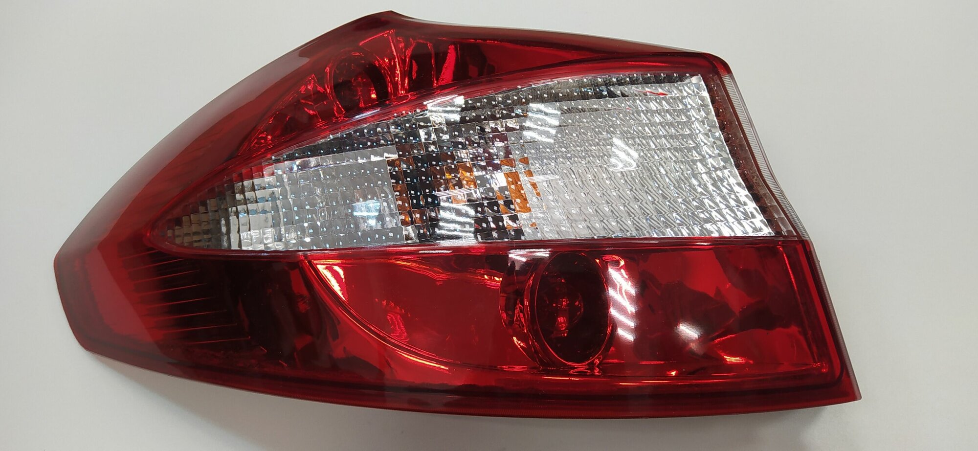 Фонарь задний левый Chery Bonus, Very A13 [1.5 16V 5MT хетчбэк] J153773010