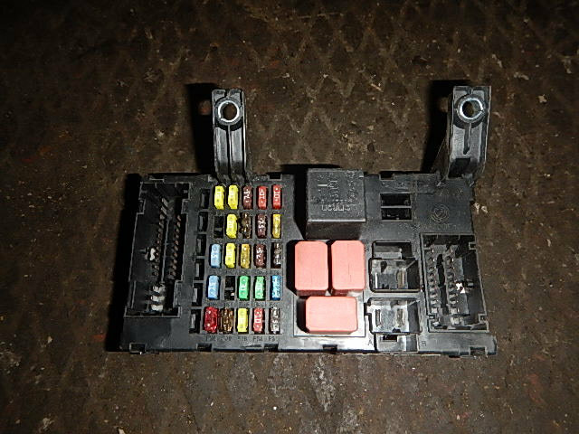 Б/У Блок предохранителей, Fiat (Фиат)-ALBEA (05-) FIAT ALBEA (05-12) С разбора. целый 1.4 199758 Fiat/Alfa/Lancia арт. 51...