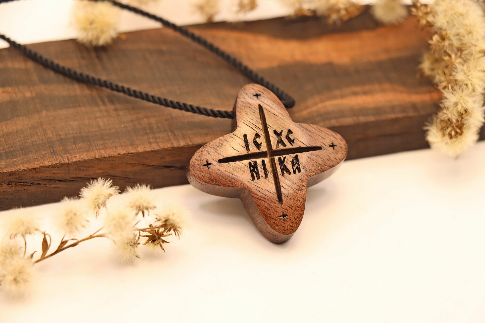 Крестик нательный деревянный, ручной работы с покрытием
