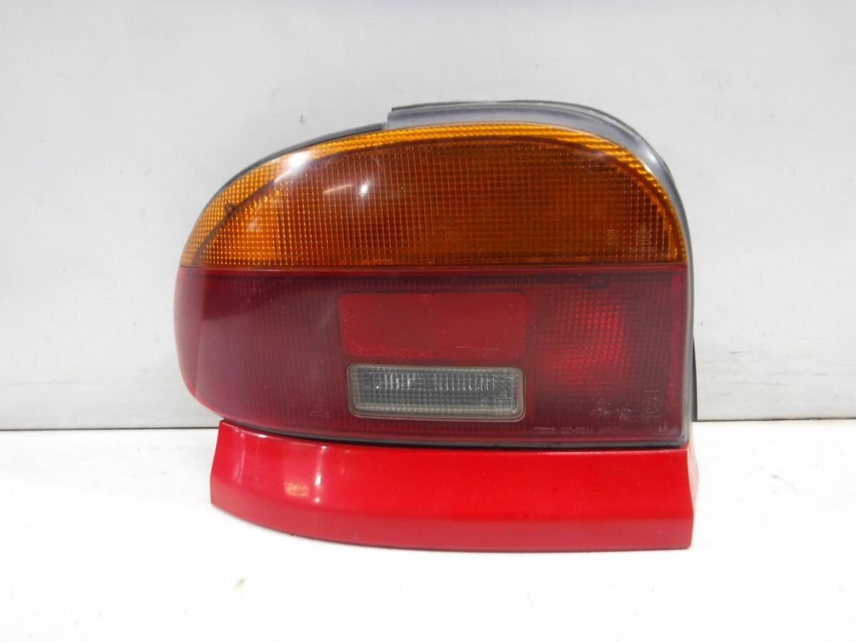Фонарь задний левый Mazda 121 II (1991—1996) 8BD751160