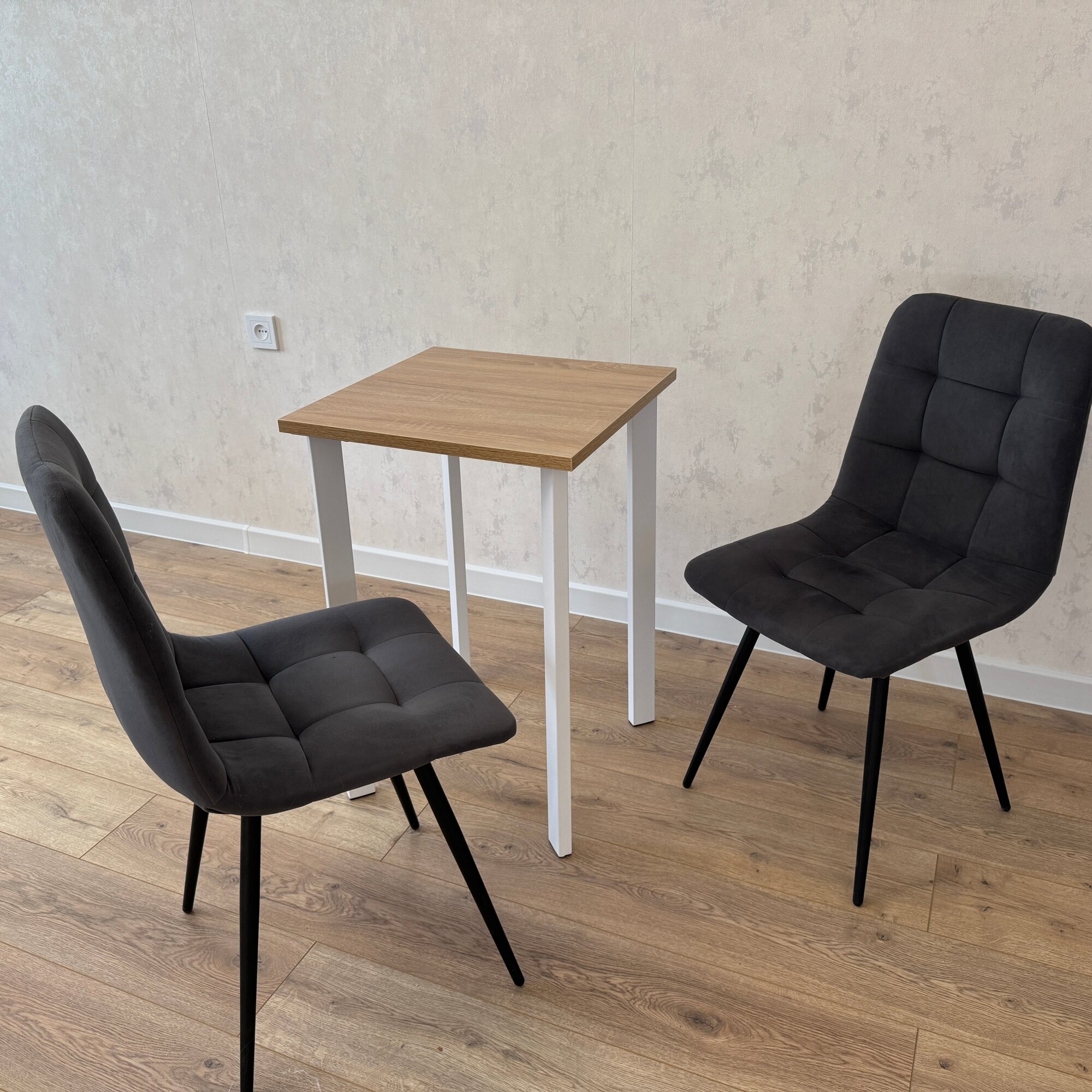 Стол обеденный Дуб 50*50 см. Ножки белые