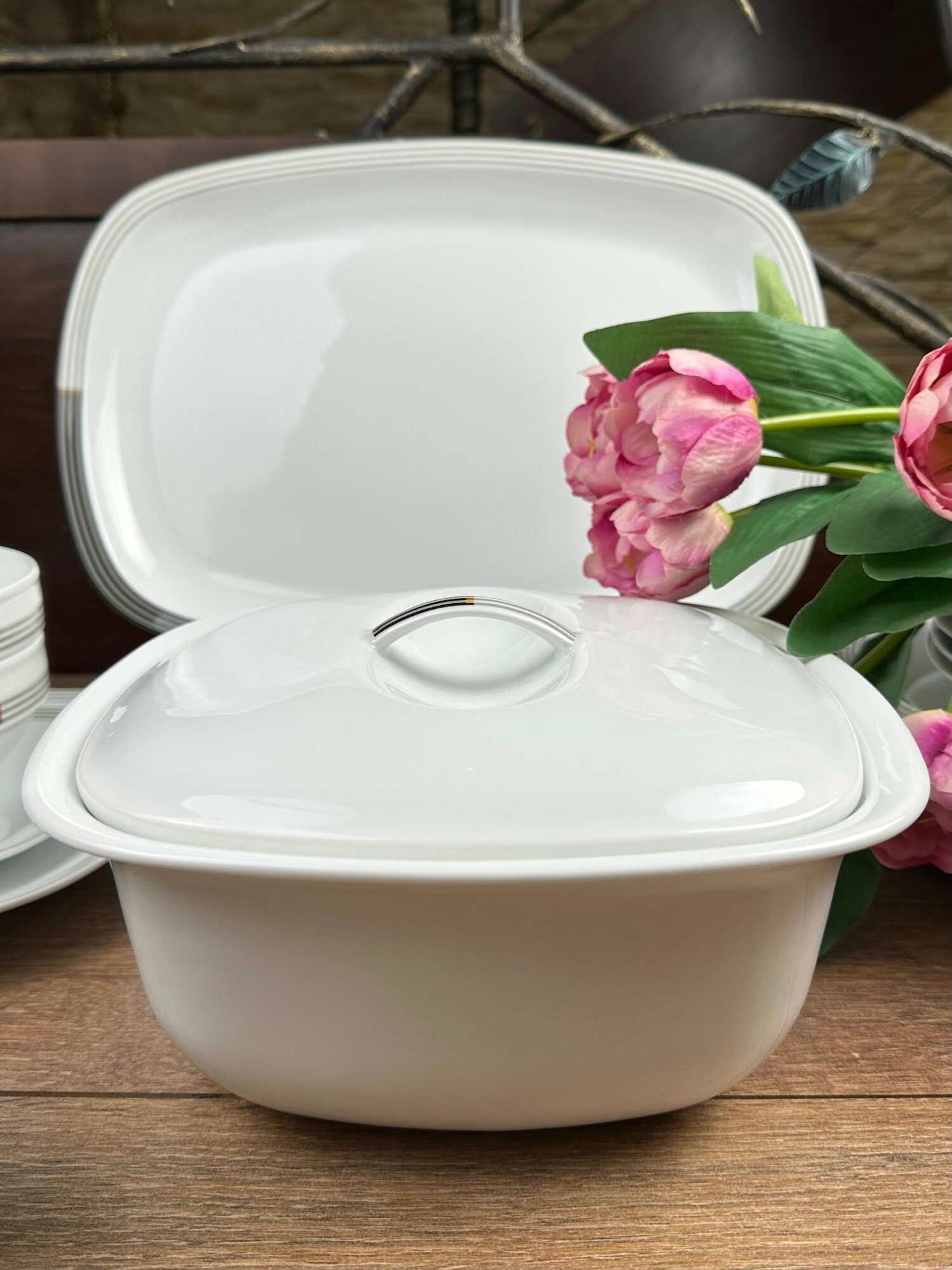 Блюдо глубокое с крышкой фарфоровое 2500 мл Soho Vegas