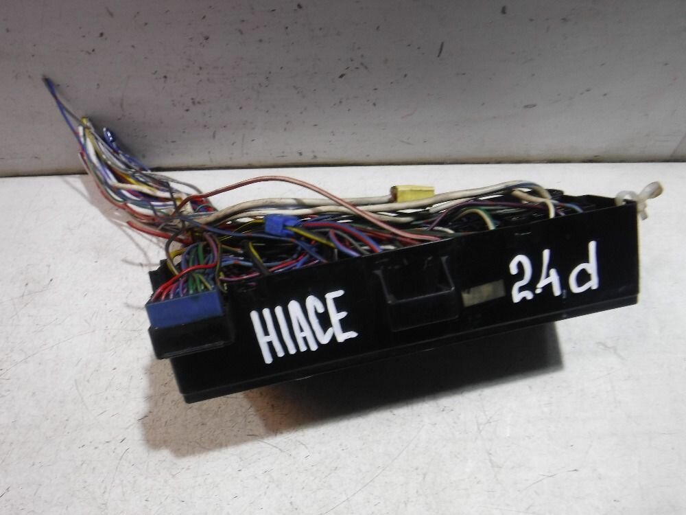 Блок предохранителей Toyota Hiace