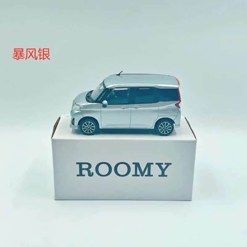Модель автомобиля Roomy, сплав 1:30, цвет D-Silver Defect